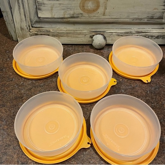 Tupperware | Kitchen | 5 Tupperware Bowls And Lids In Lid 4 A Half Across Bowl 438s Across ...